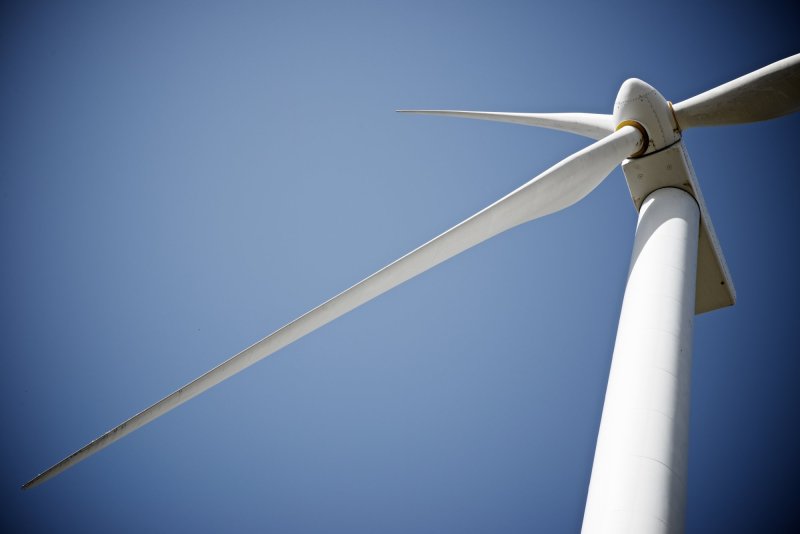 How long can a wind turbine propeller be so that it would not break ...